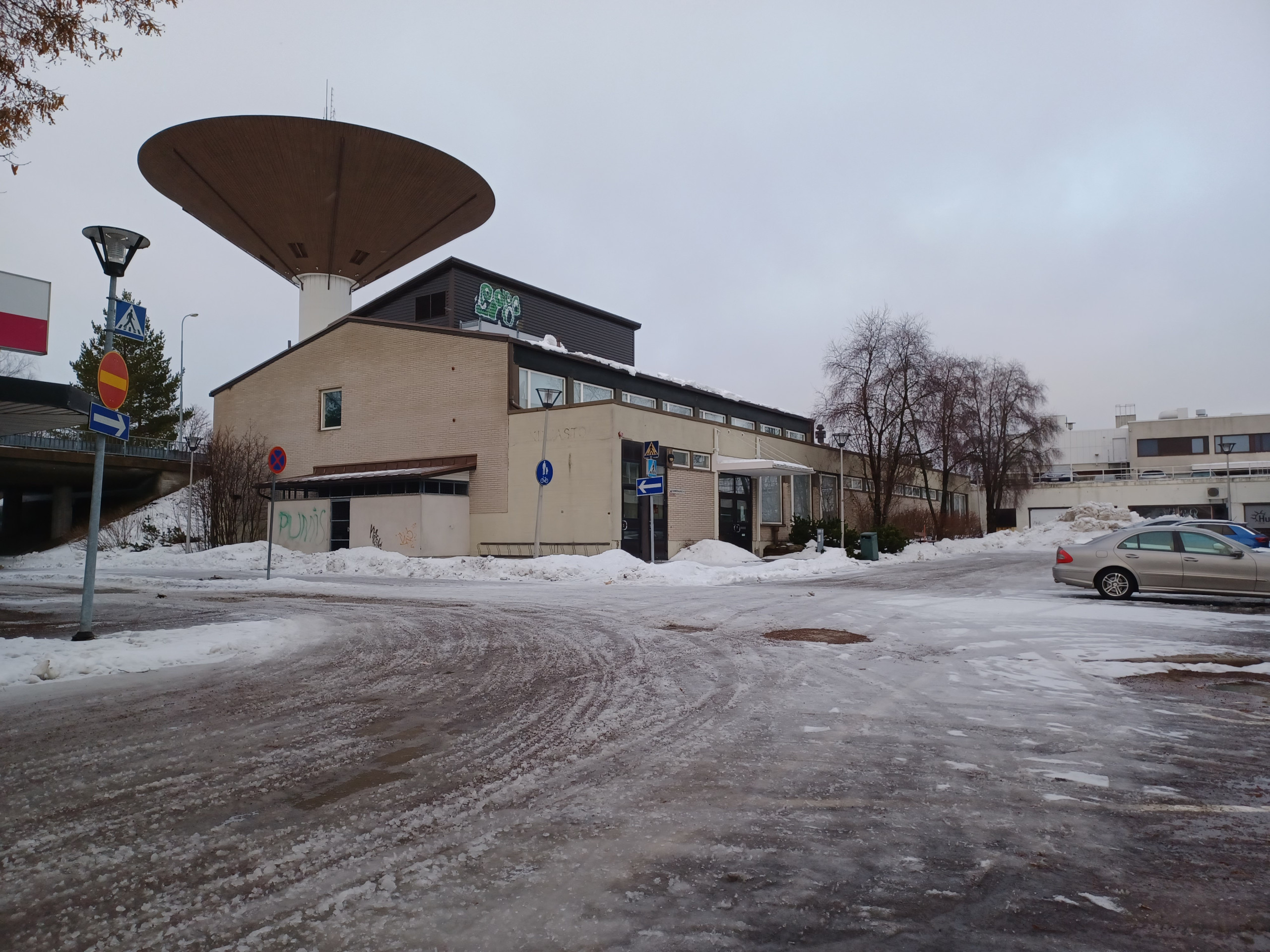 Karhulan entinen kirjastorakennus myynnissä | Kotkan kaupunki