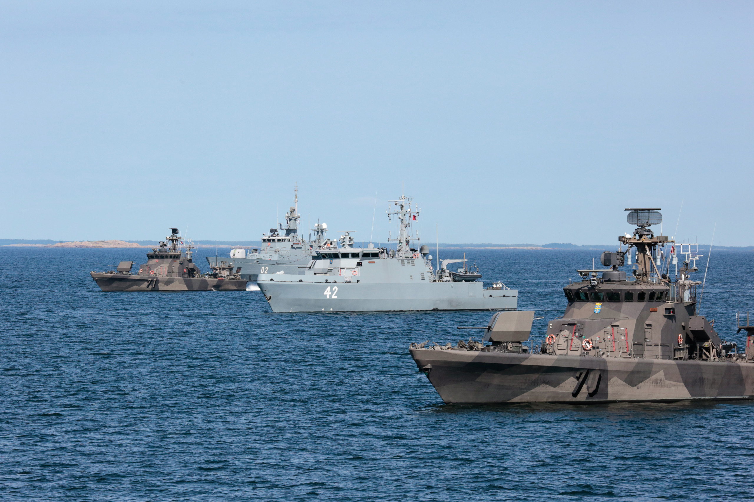 Merivoimien alukset täyttävät Kantasataman banaanilaiturin - yleisön ...